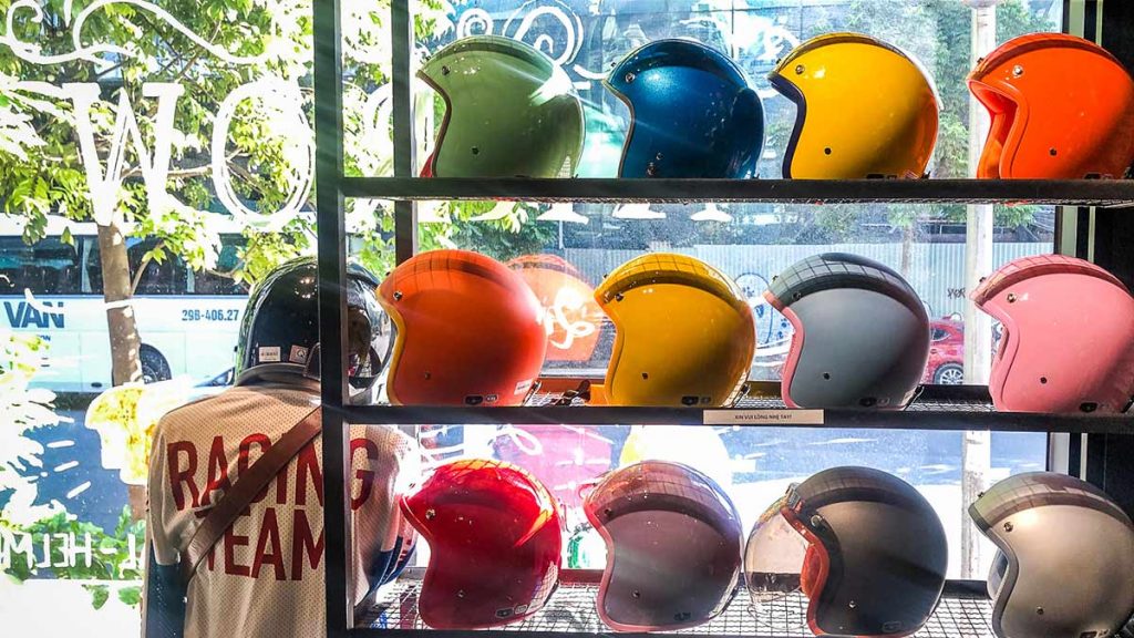 [Review] Arrow Motorcycle Helmets: protection with a twist - Chao Hanoi