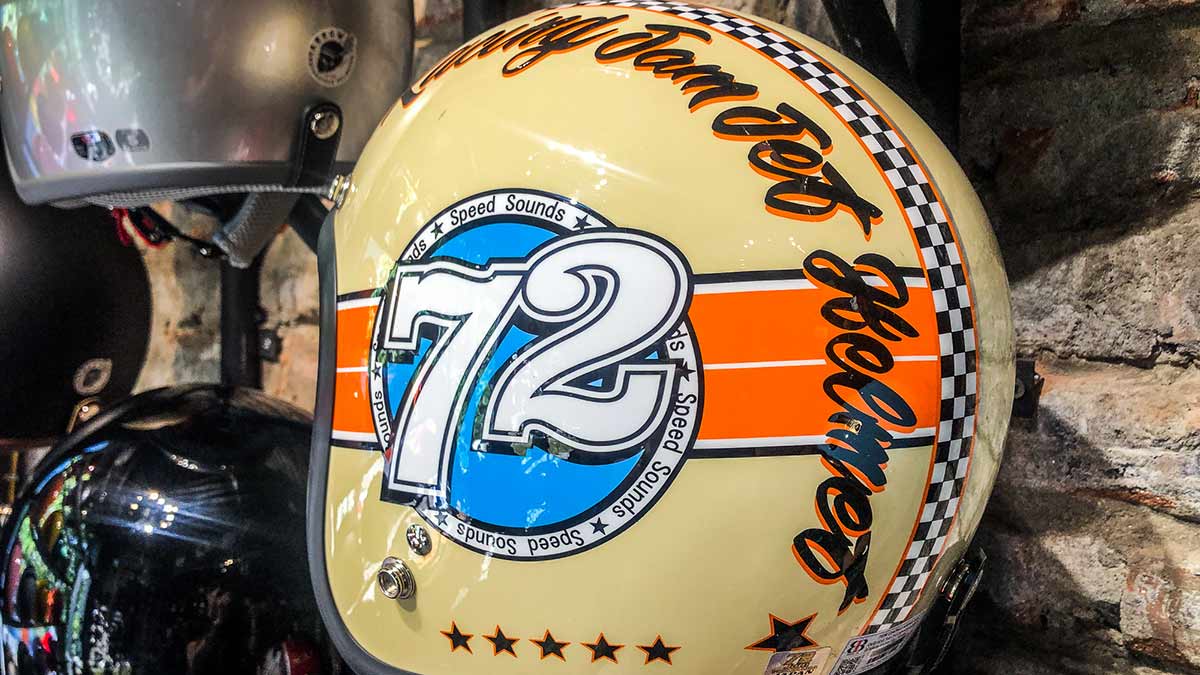 [Review] Arrow Motorcycle Helmets: protection with a twist - Chao Hanoi